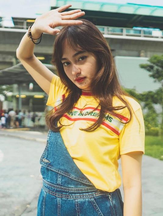 FOTO: Gaya Casual Indah Kusuma, Dokter Muda yang Juga Penyanyi - Foto ...