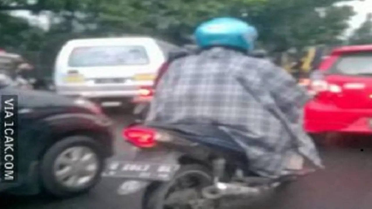 6 Kelakuan Nyeleneh Orang Saat Pakai Sarung Ini Bikin Geleng Kepala - Hot Liputan6.com