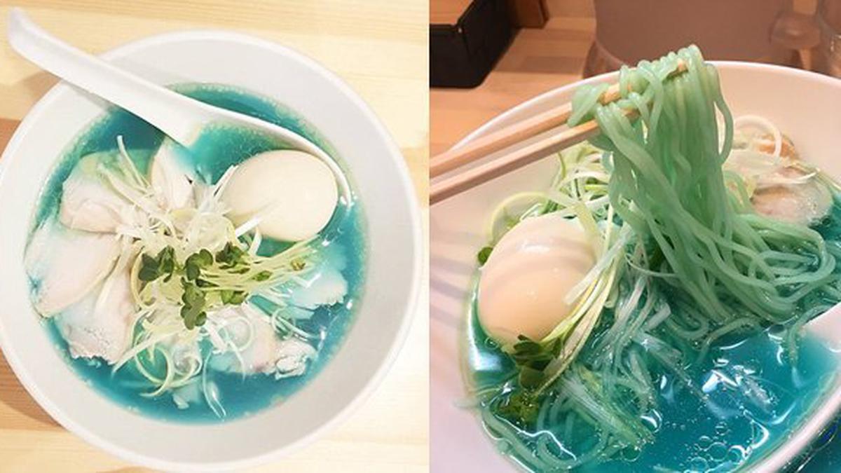 Mie Ramen Kuah Biru Jadi Tren di Jepang, Kamu Tertarik Mencoba?