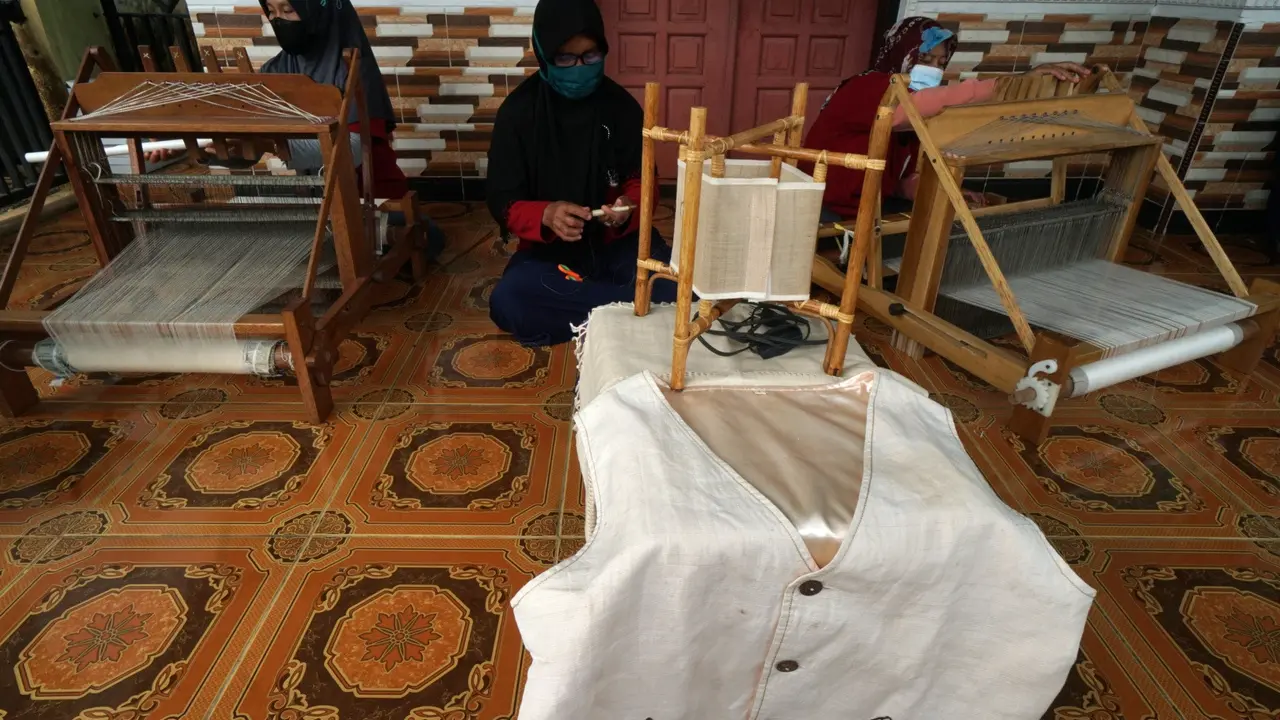 Pesona Subang Bentangkan Benang Serat Nanas Sampai Singapura - Bisnis ...