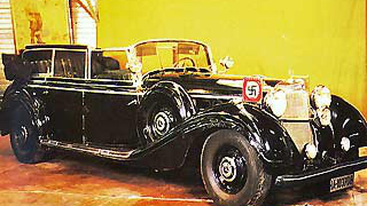 Mercedes 'Hitler' Ditemukan di Dealer