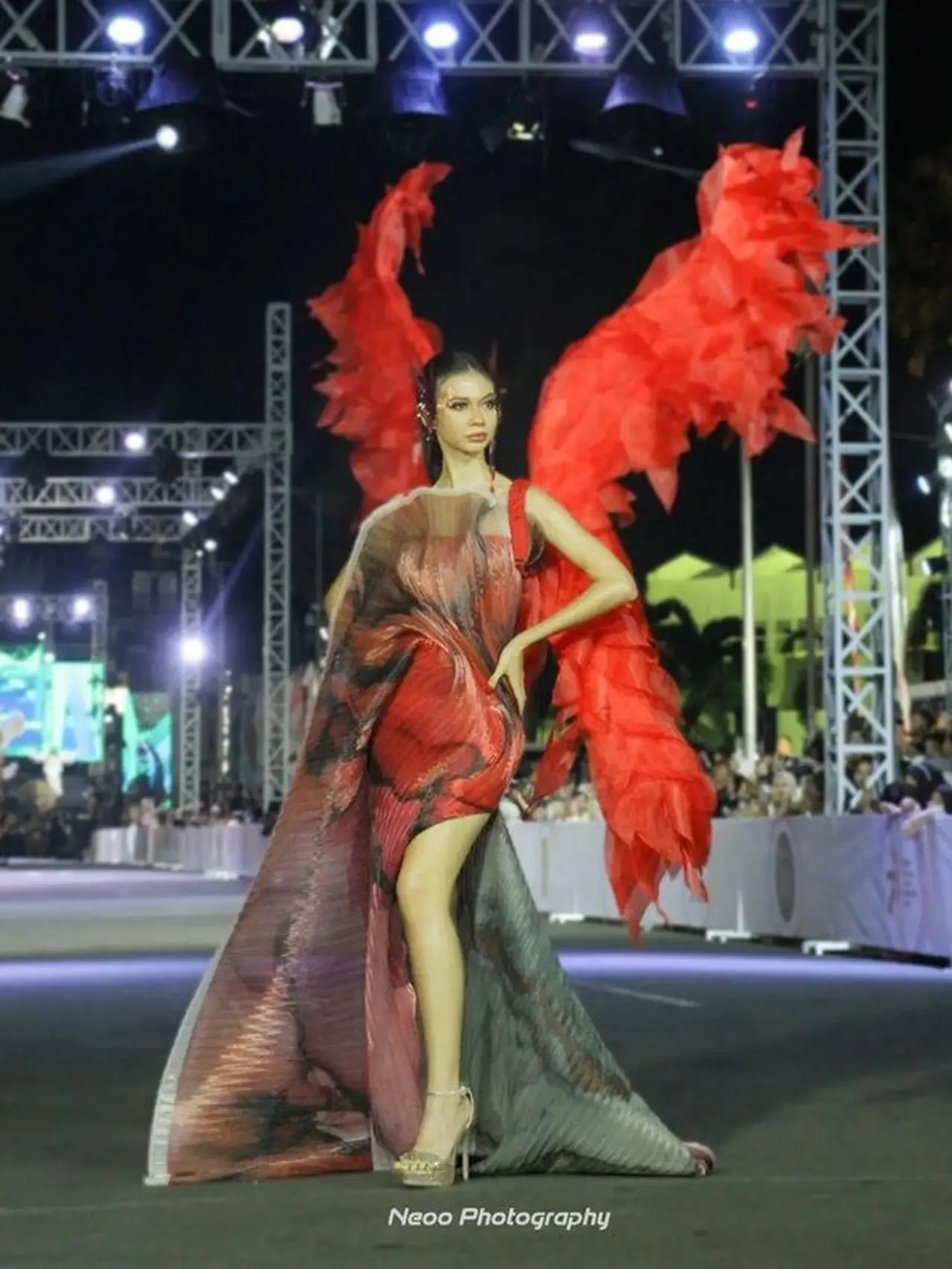 8 Potret Penampilan Seleb di Jember Fashion Carnaval 2023, Tampilkan ...