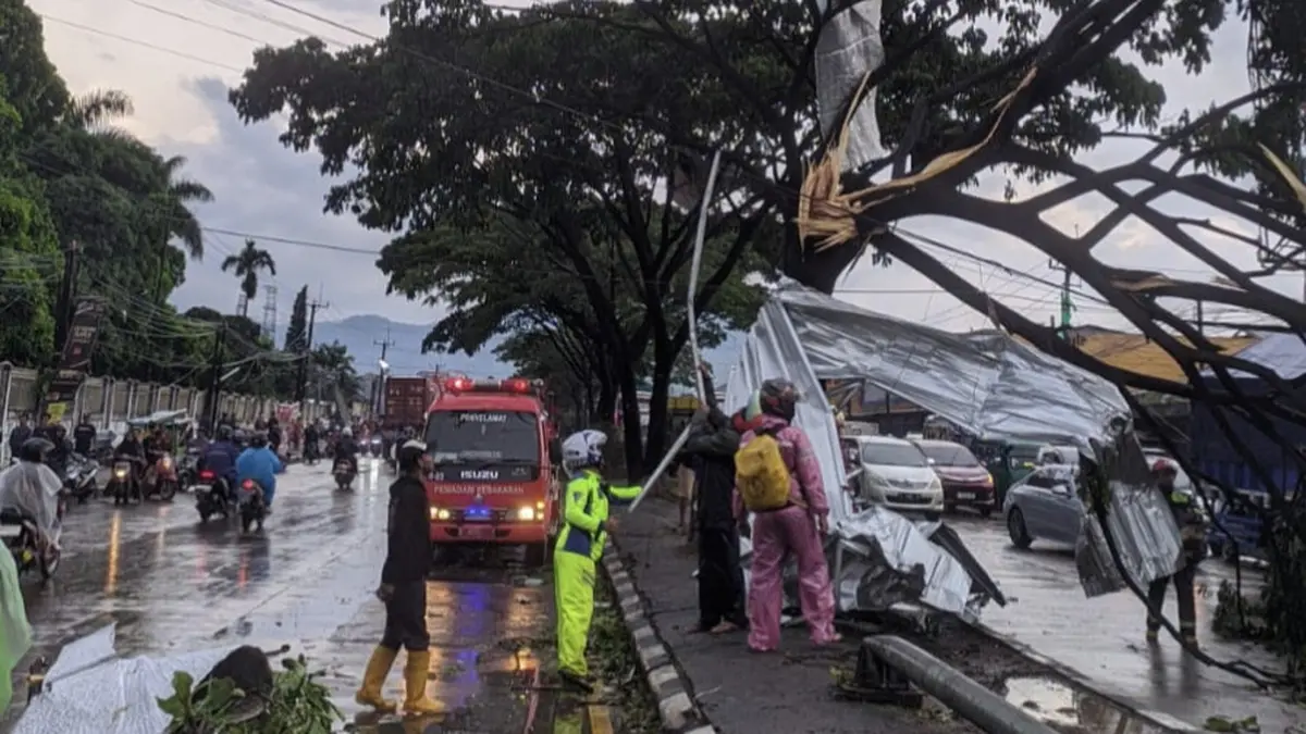 Berita Perbedaan Puting Beliung dan Tornado Hari Ini - Kabar Terbaru ...