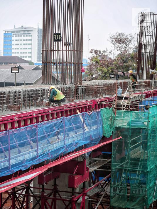 FOTO: Menengok Progres Pembangunan Stasiun LRT Cawang - Foto Liputan6.com
