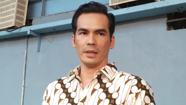 Demi Anak, Atalarik Syach Laporkan Pencemaran Nama Baik - ShowBiz ...