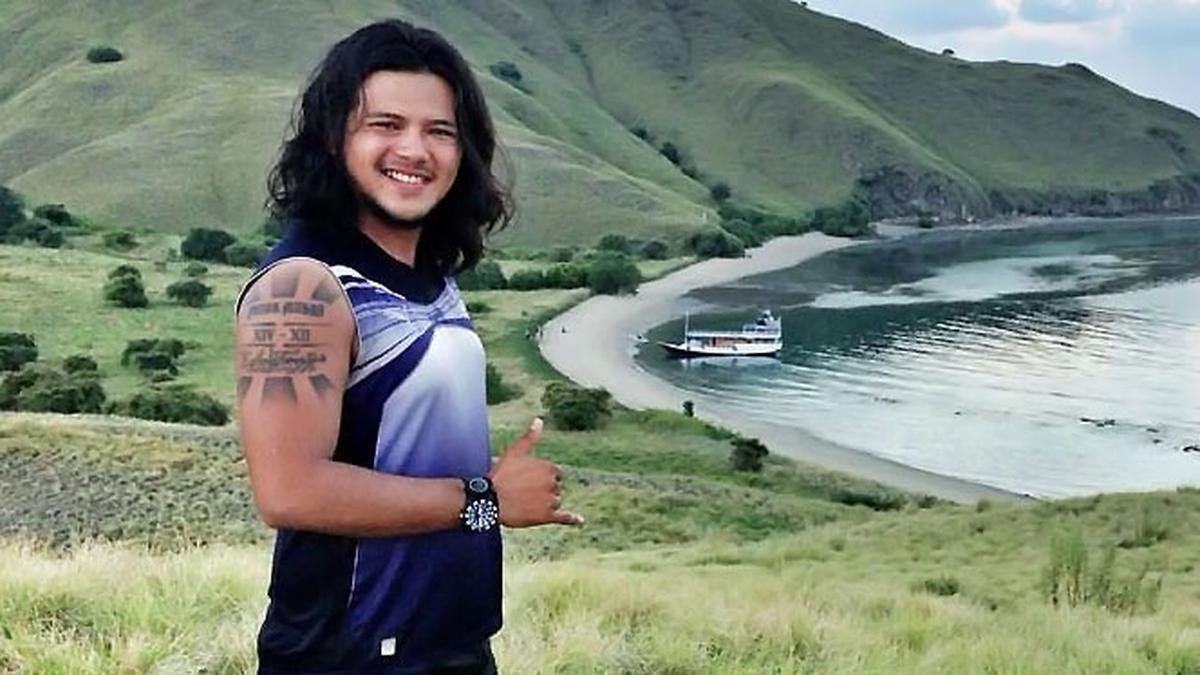 Keliling Indonesia 100 Hari, Ramon Y Tungka Menangis Lihat Monas ...