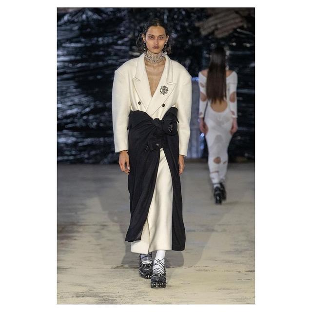 6 Potret Rizal Rama, Model Indonesia yang Tampil di Paris Fashion Week ...