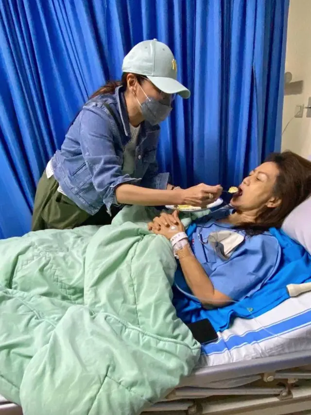 Ibunda Tamara Bleszynski Operasi Jantung, Auto Semringah Dijenguk Teuku ...