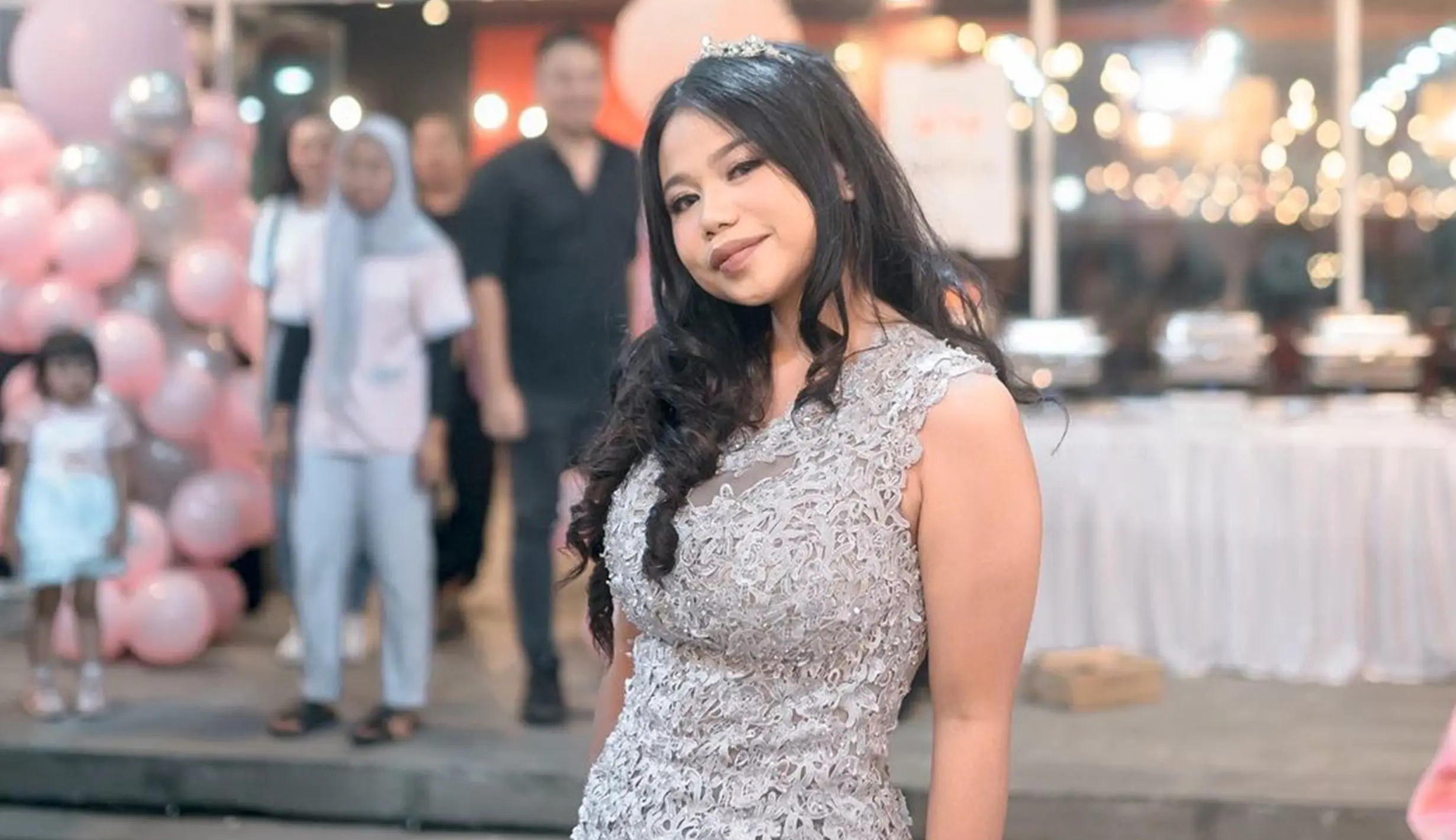 Momen Ulang Tahun Putri Vicky Prasetyo ke-17, Meriah Banget - Foto Liputan6.com