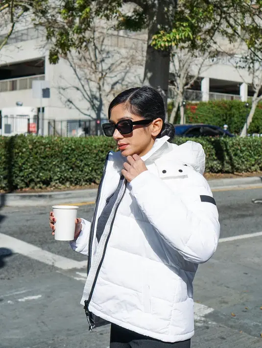 Biasa Tampil Sporty, Ini Gaya Kasual Fanny Ghassani - Foto Liputan6.com