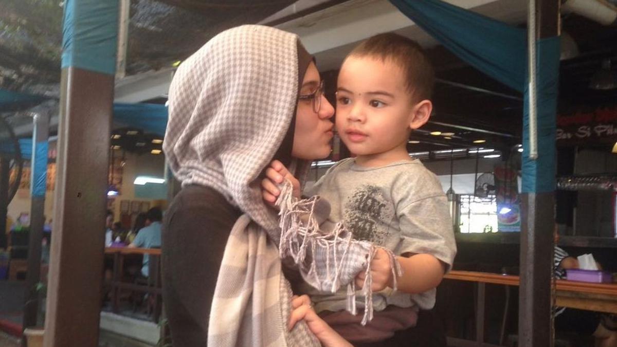 Kisah Zee Zee Shahab Belajar Sabar dari Anak Sulung, Intip Potret ...