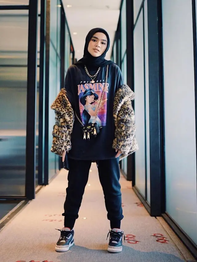 Selalu Tampil Modis, Ini 6 Potret OOTD Sivia Azizah yang Bisa Jadi ...