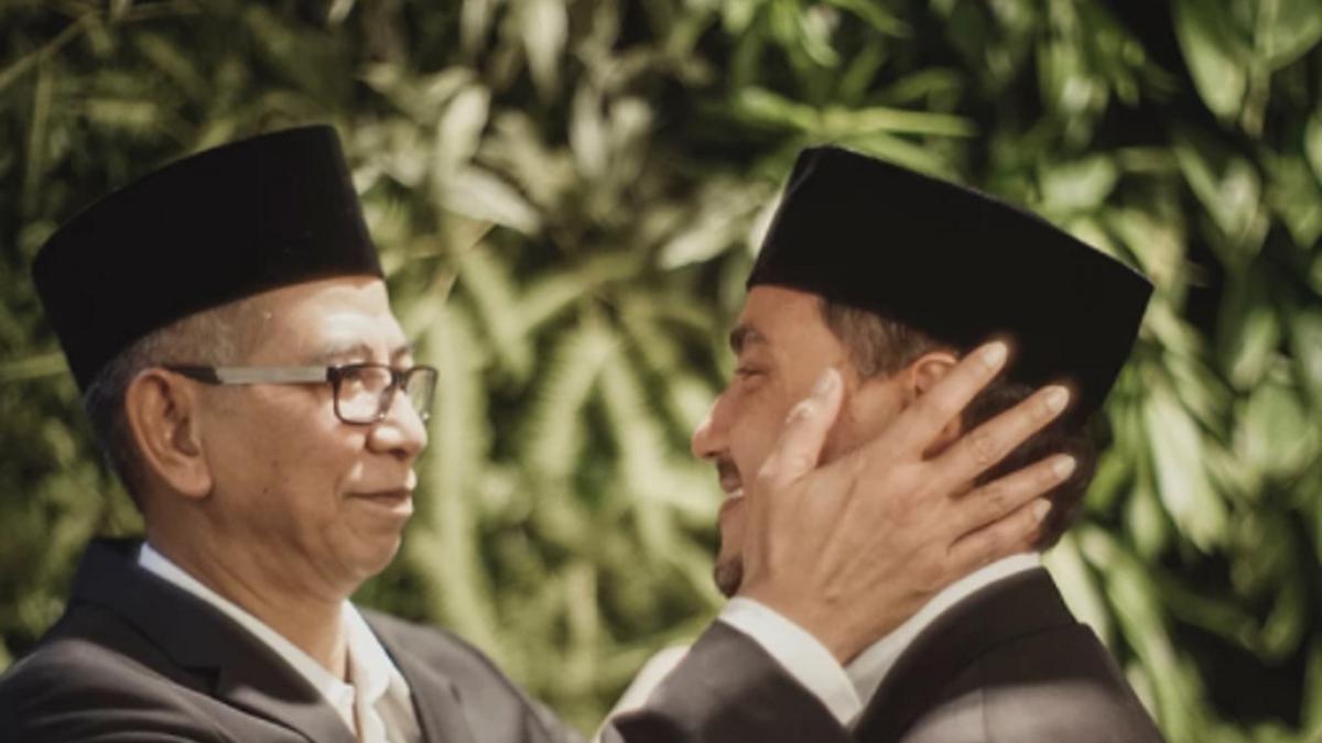 Potret Kehangatan Hamish Daud dengan Ayahanda Raisa - Entertainment ...