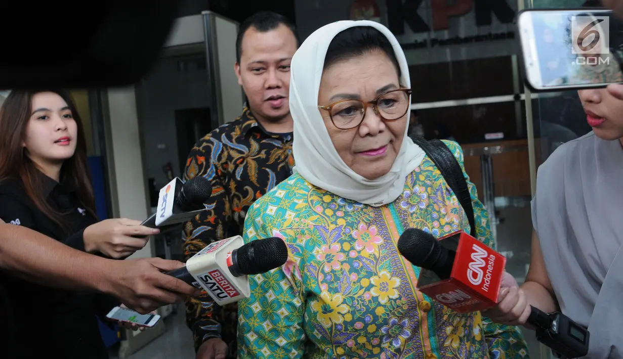FOTO: Ekspresi Triyuni Soemartono Usai Diperiksa KPK Terkait Kasus E ...