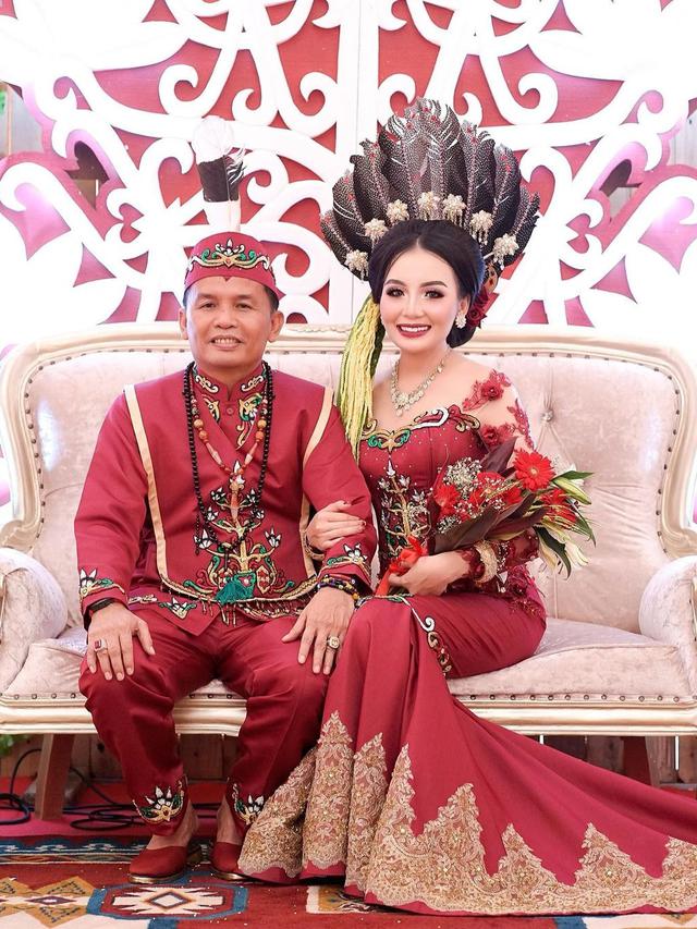 Nikahi Pria 27 Tahun Lebih Tua, Ini 6 Potret Aisyah Thisia Putri Pariwisata Kalteng - Hot ...