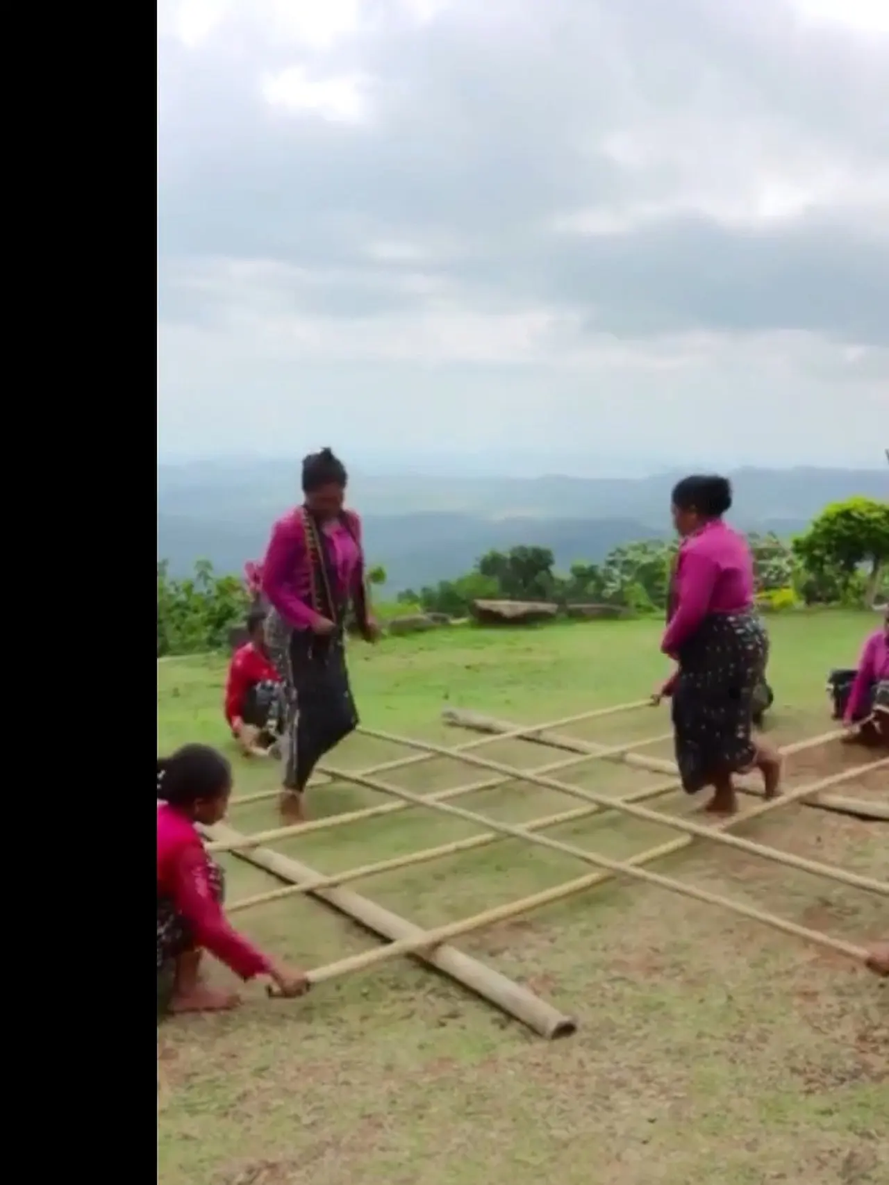 Beda Tari Rangku Alu dan Permainan Rangku Alu, Khas dari Manggarai ...