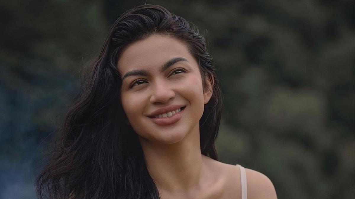 Pamer Foto Pertama di Tahun 2023, Benda yang Terselip di Tangan Ariel ...