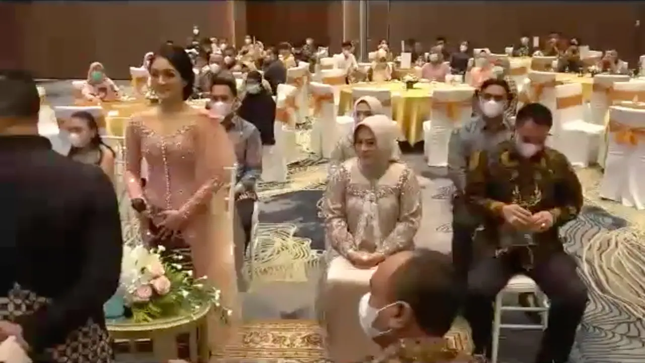 6 Momen Tunangan Briptu Muthia Syahra, Putri Artis Senior Yanti Yasser - Hot Liputan6.com