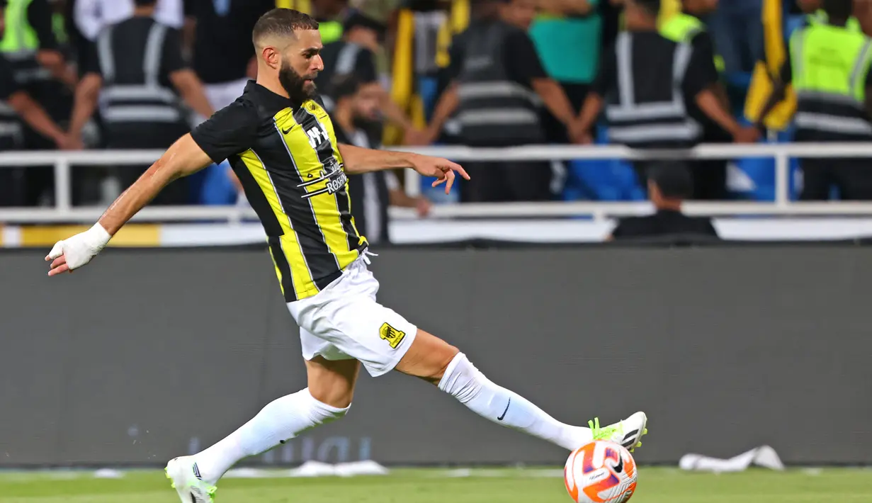Al-Riyadh vs Al-Ittihad: Momen Karim Benzema Cetak Gol Perdana di Liga ...