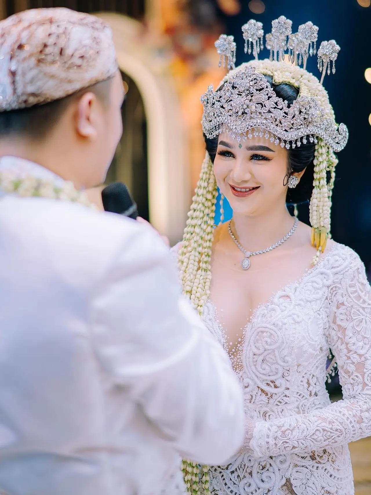 10 Potret Pernikahan Hana Hanifah Pakai Adat Sunda, Terungkap Sosok Suami - Page 6 - Hot ...