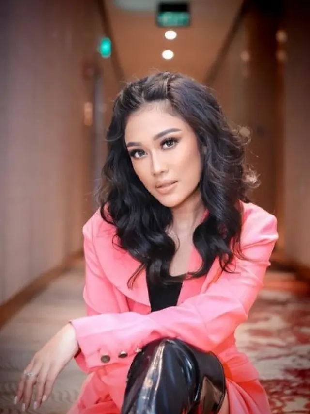 7 Transformasi Oline Mendeng dari Jadi Susi OB Hingga Bergaya Glamor ...