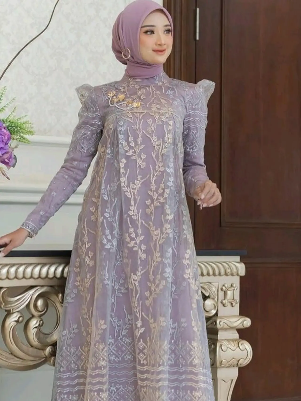 6 Inspirasi Gamis Brokat Wisuda 2025, Tampil Anggun dan Sempurna dengan ...