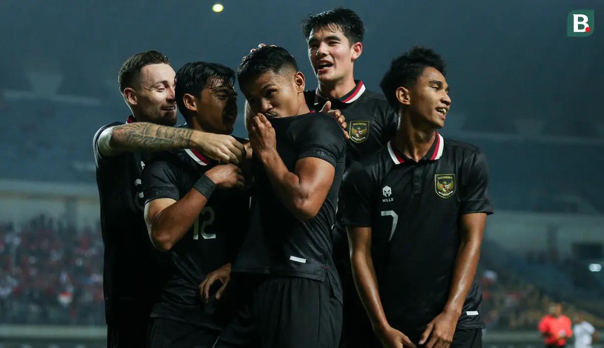 Foto: Aksi Gemilang Pratama Arhan dalam Kemenangan Timnas Indonesia ...