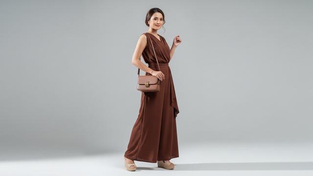 8 Model Baju Bridesmaid Coklat Mahogany, Padu Padan Ini Bakalan ...