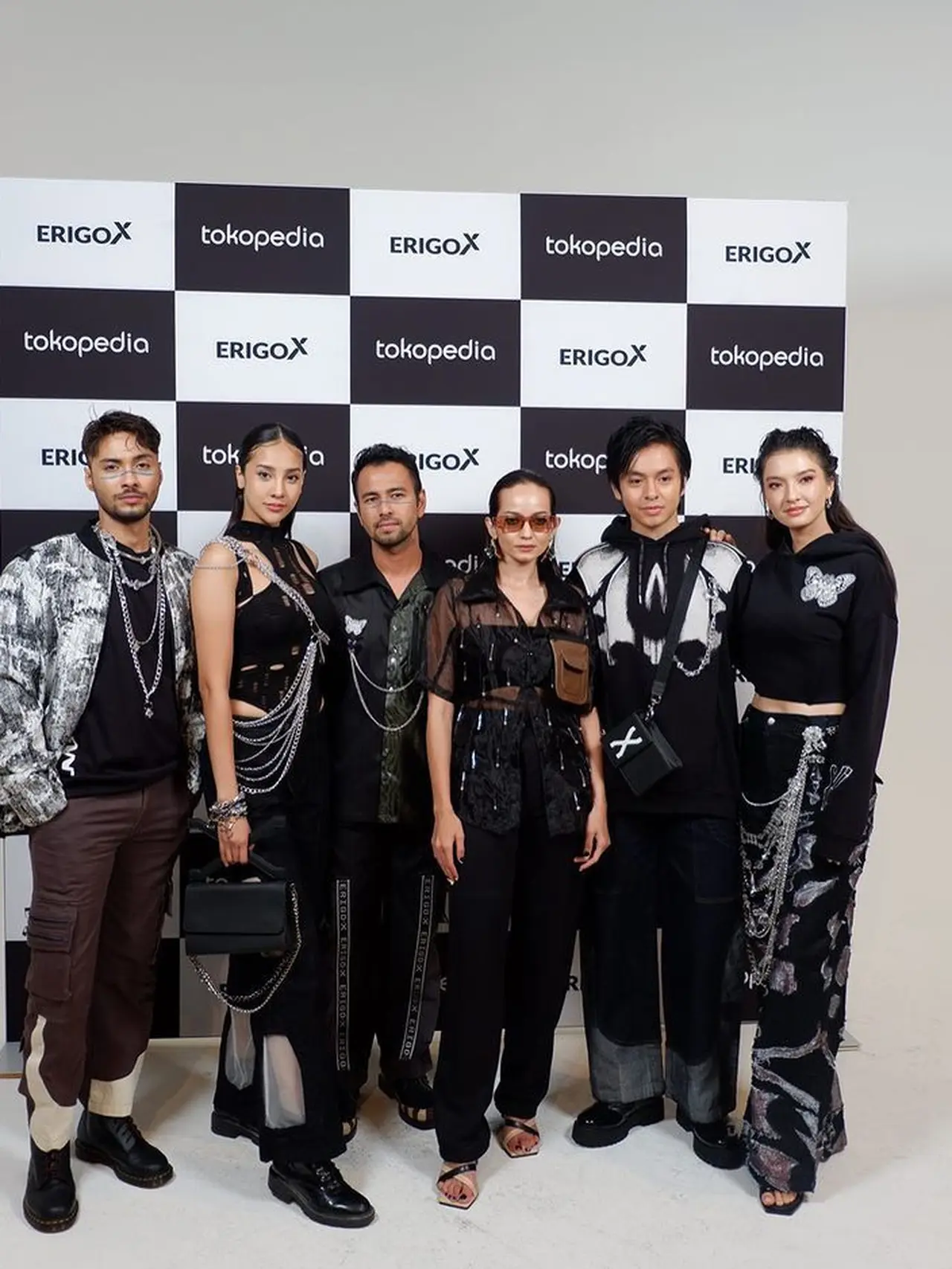 Detail Koleksi Metamorfosis Erigo-X di New York Fashion Week yang ...