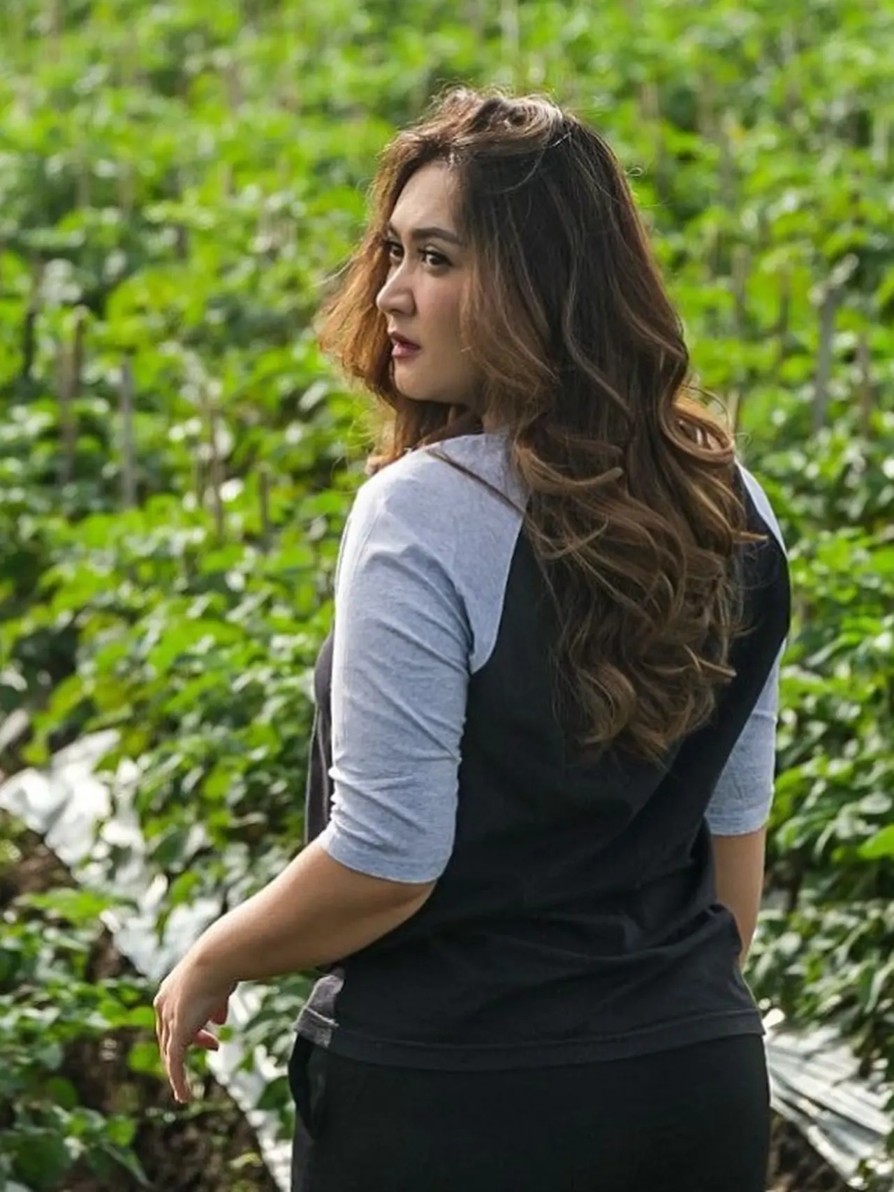 Nafa Urbach dalam Berbagai Outfit, 10 Penampakan Body Goal yang Tetap ...