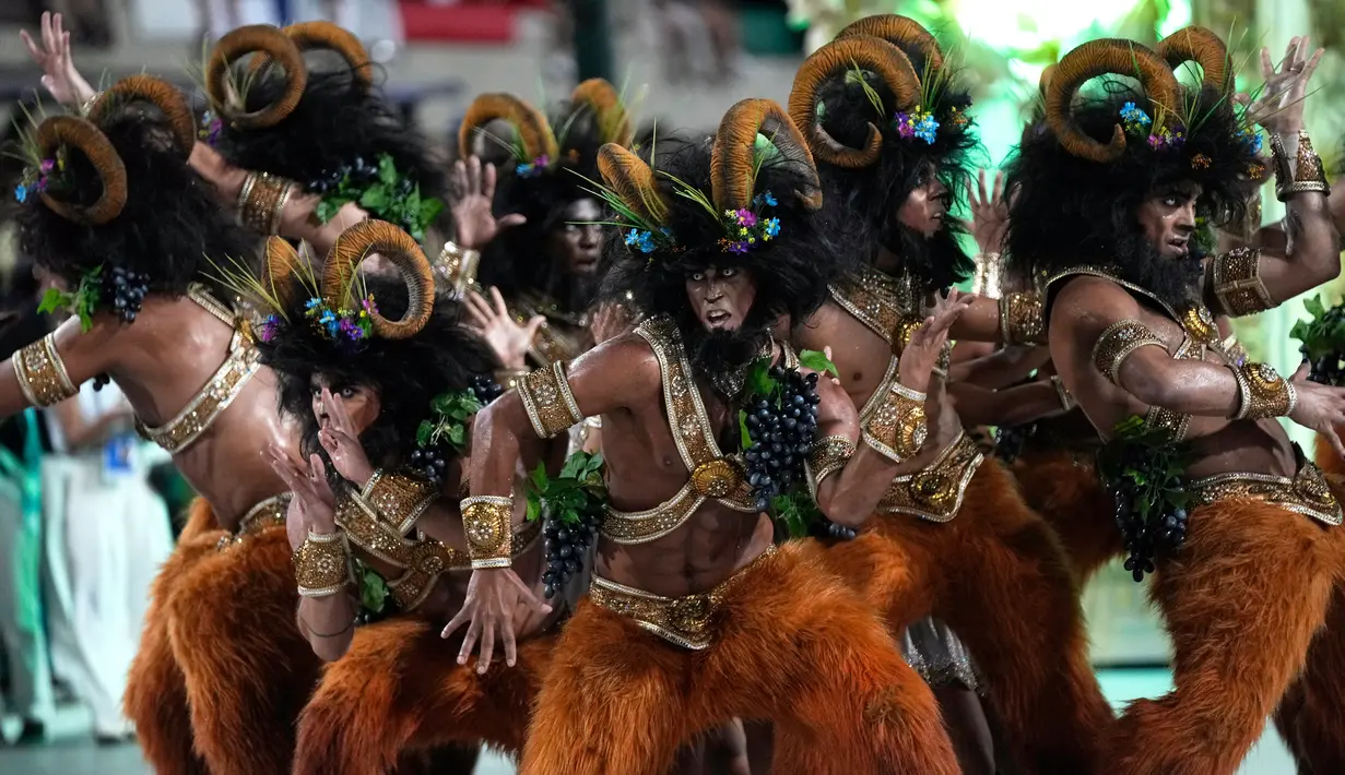 Kemeriahan Parade Karnaval Sekolah Samba Tahunan di Brasil - Foto ...