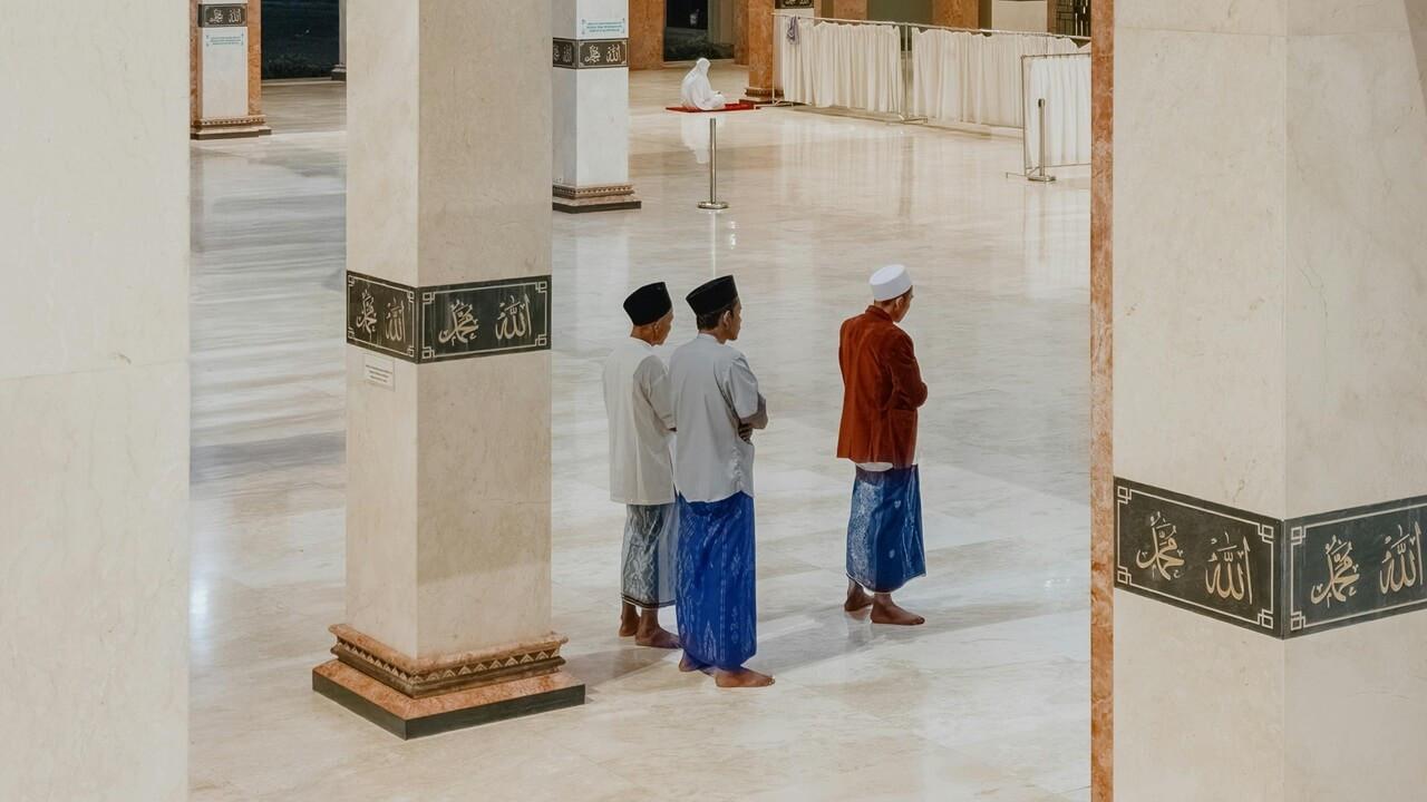10 Hadis Shalat Berjamaah dan Penjelasannya, Perintah dan Panduan Umat ...