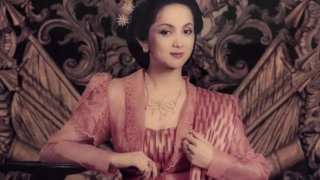 8 Potret Anna Maria, Istri Roy Marten Tampil Elegan Dibalut Kebaya ...
