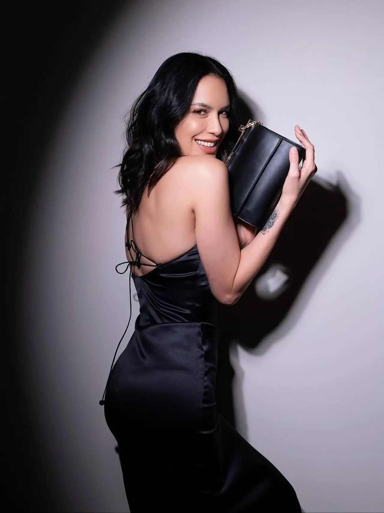 8 Potret Sophia Latjuba Pamer Body Goals di Usia 53 Tahun Ini Jadi ...