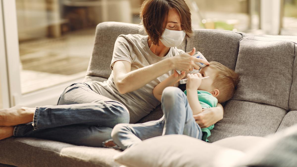 Orangtua Wajib Tahu! Ini Fakta Penting Mengenai Demam Pada Anak ...