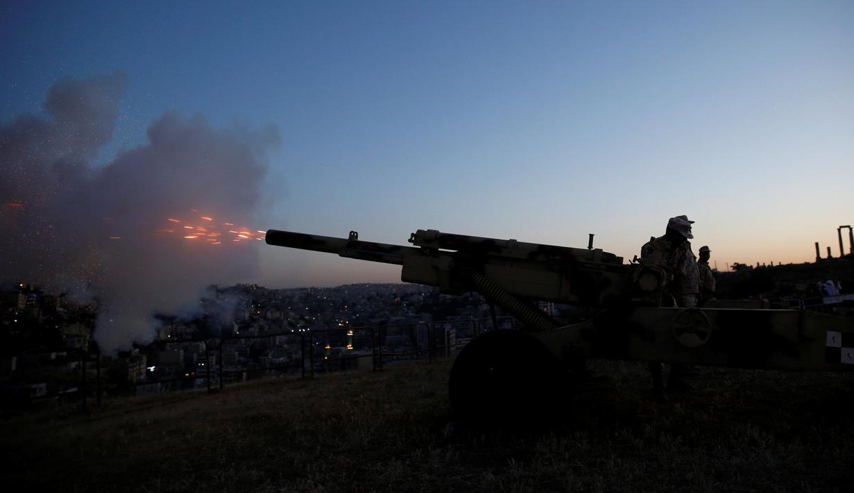 FOTO: Buka Puasa di Yordania Ditandai dengan Tembakan Meriam - Foto ...