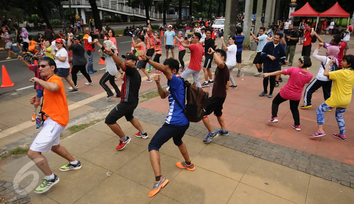 Peserta ToleRun 2016 Bubuhkan Cap Telapak Tangan dan Berpoco-poco ...