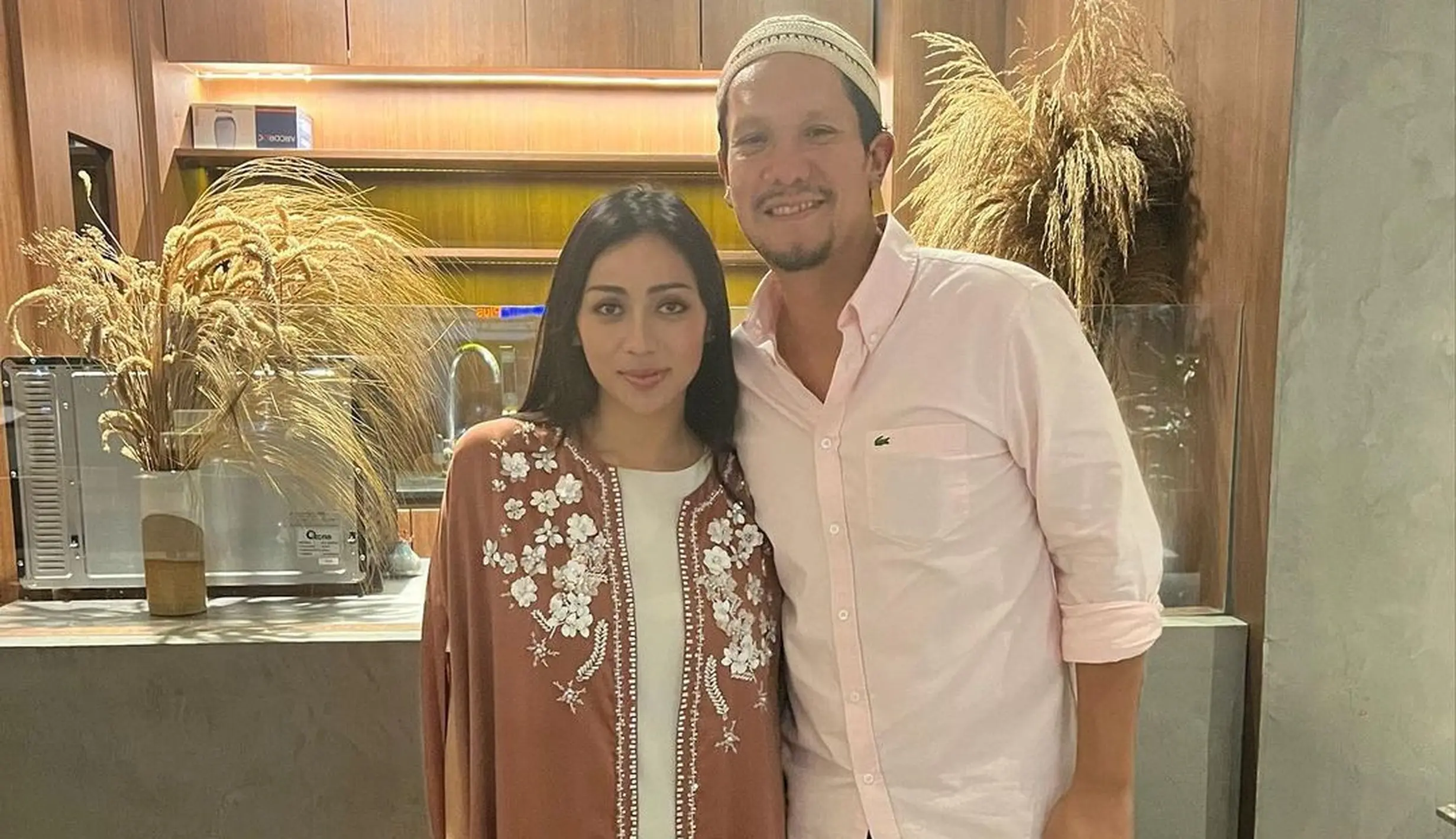 6 Pesona Dewi Andarini, Sosok Perempuan yang Berhasil Taklukan Hati ...