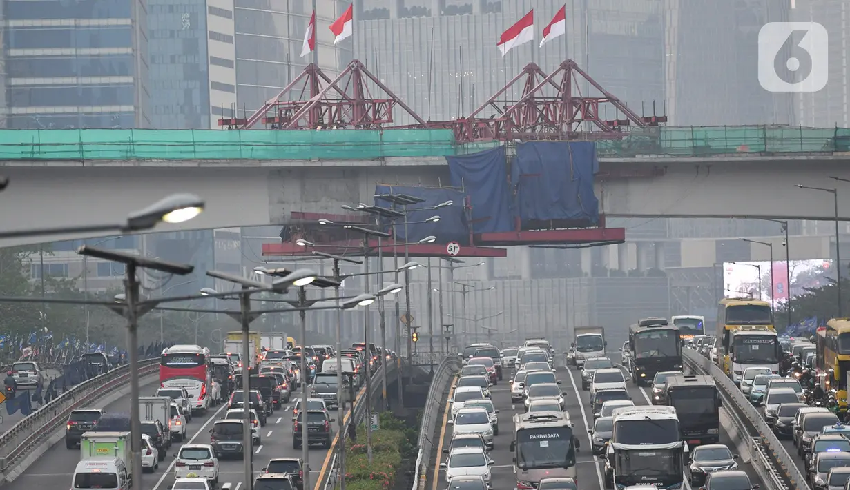 FOTO: Tiang Pancang LRT Rute Cawang-Kuningan-Dukuh Atas Tersambung ...