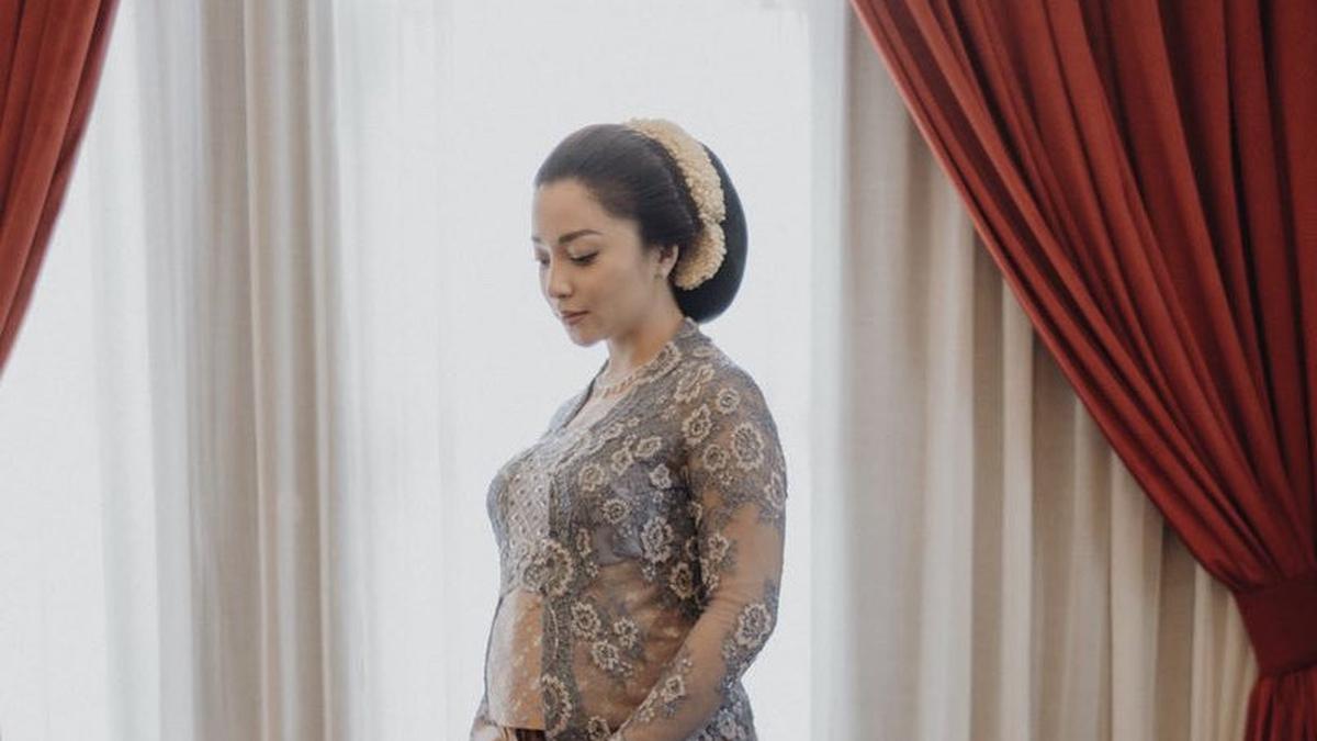 Pesona Elegan Kebaya Cream, Inspirasi Penampilan Memukau dari Nikita Willy hingga Anya Geraldine ...