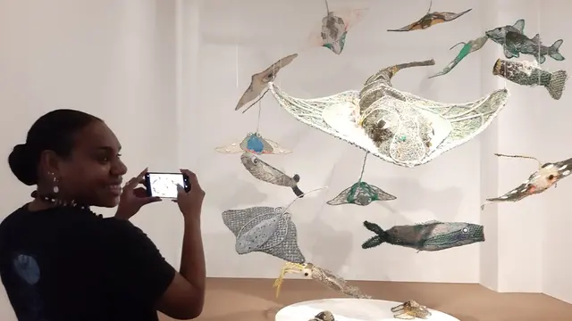 Seniman Selat Torres Ubah Sampah Laut 'Jaring Hantu' Jadi Karya Seni ...