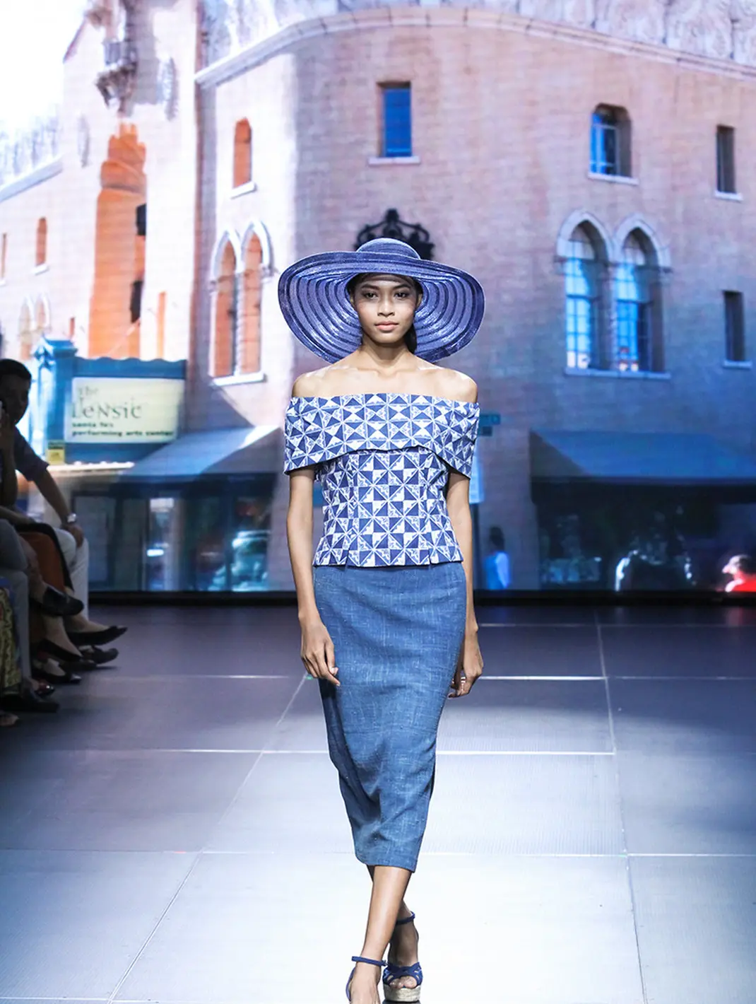Inspirasi Gaya Liburan dengan Batik Indigo dari Galeri Batik Jawa