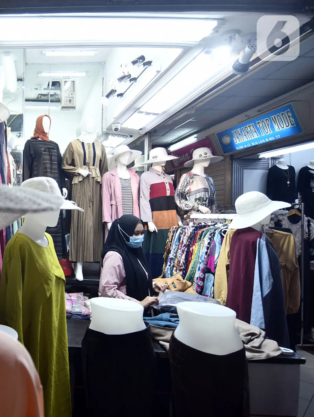 FOTO: Pasar Tanah Abang Kembali Dibuka - Foto Liputan6.com