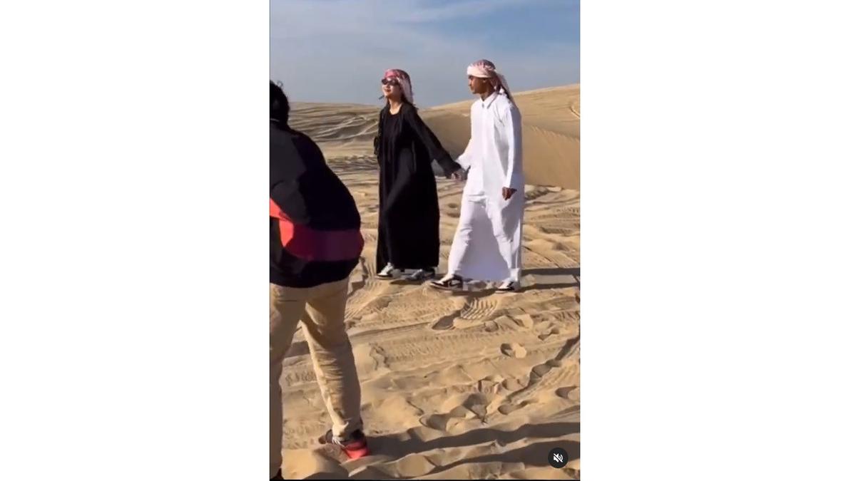 10 Potret Azizah Salsha dan Pratama Arhan di Gurun Pasir Doha Qatar ...