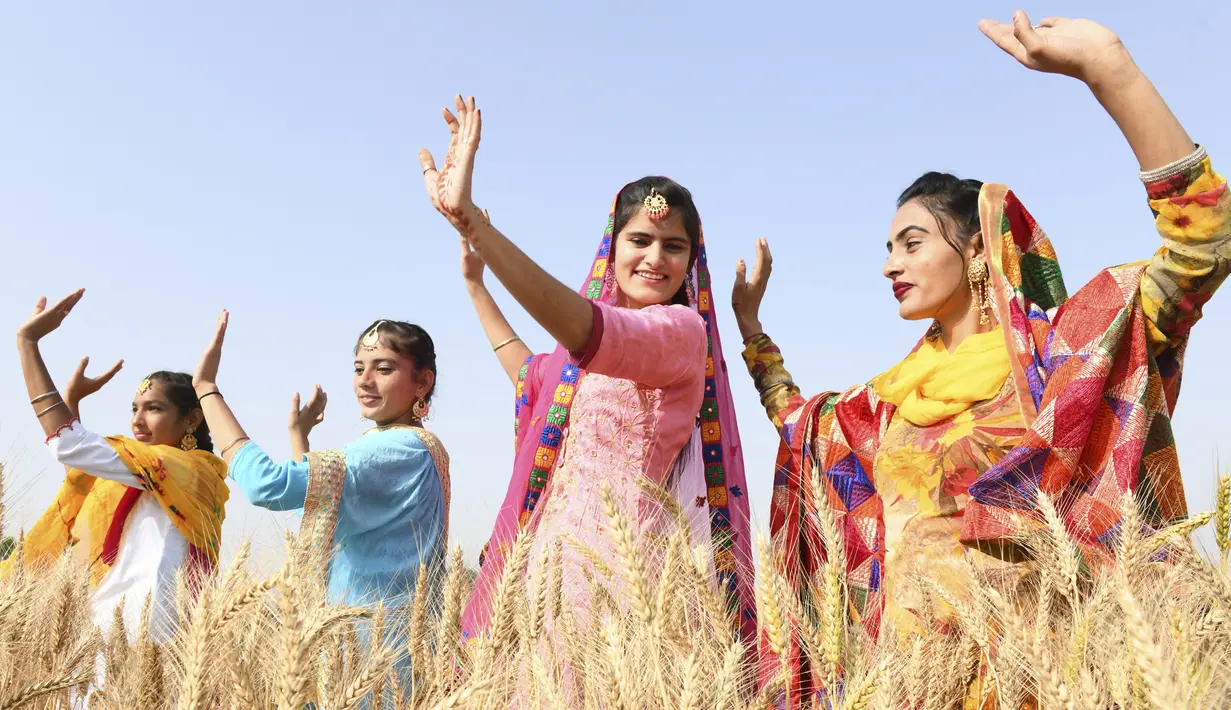 FOTO: Tarian Tradisional Rakyat Punjab Jelang Festival Panen Baisakhi ...