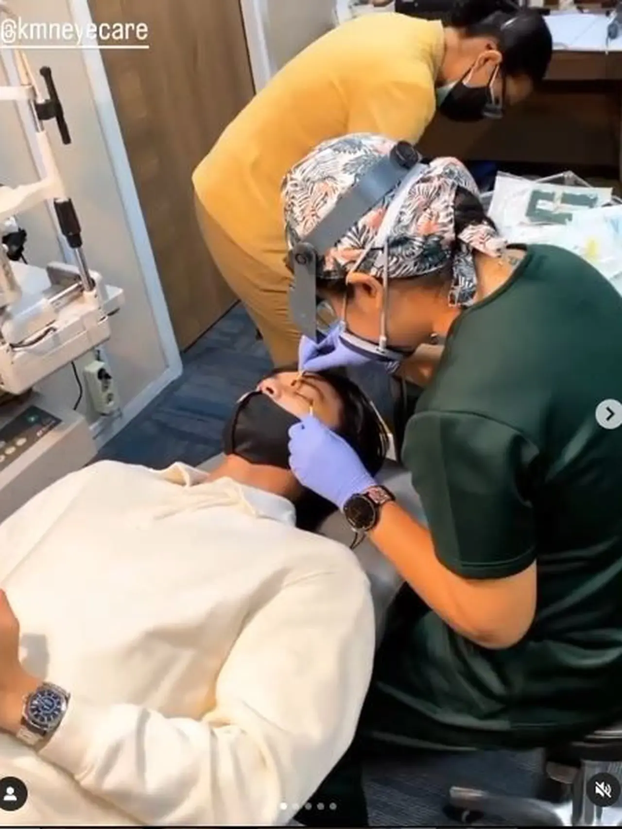 6 Potret Rey Mbayang Jalani Operasi Bagian Mata, Kini Kondisinya Masih ...