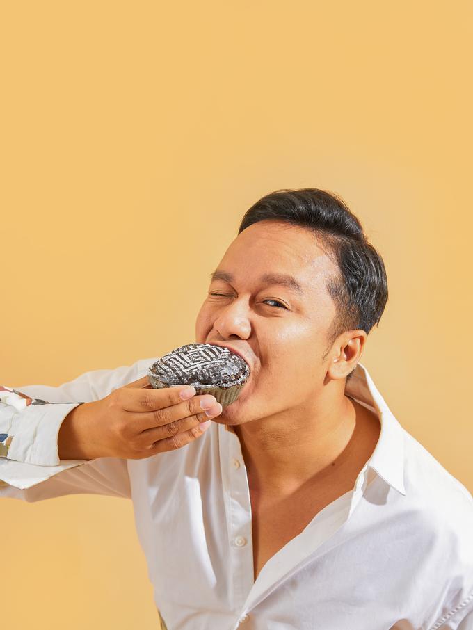 Keunikan Rasa Cinnamon Roll Charcoal, Kolaborasi Sinamon dan Tities ...