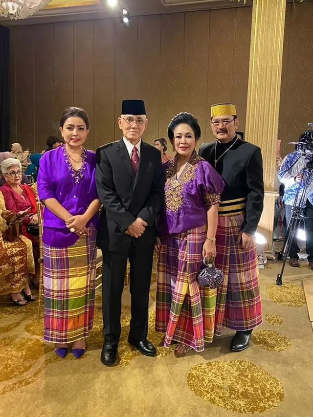 6 Potret Mayangsari di Pernikahan Danny Rukmana, Kompak dengan Keluarga ...