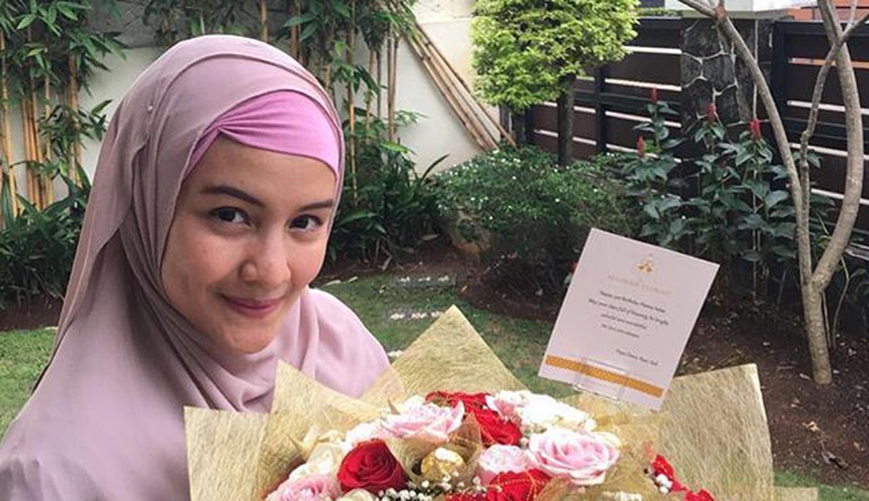Potret Cantik Intan Nuraini Saat Mantap Putuskan Berhijab - Photo ...