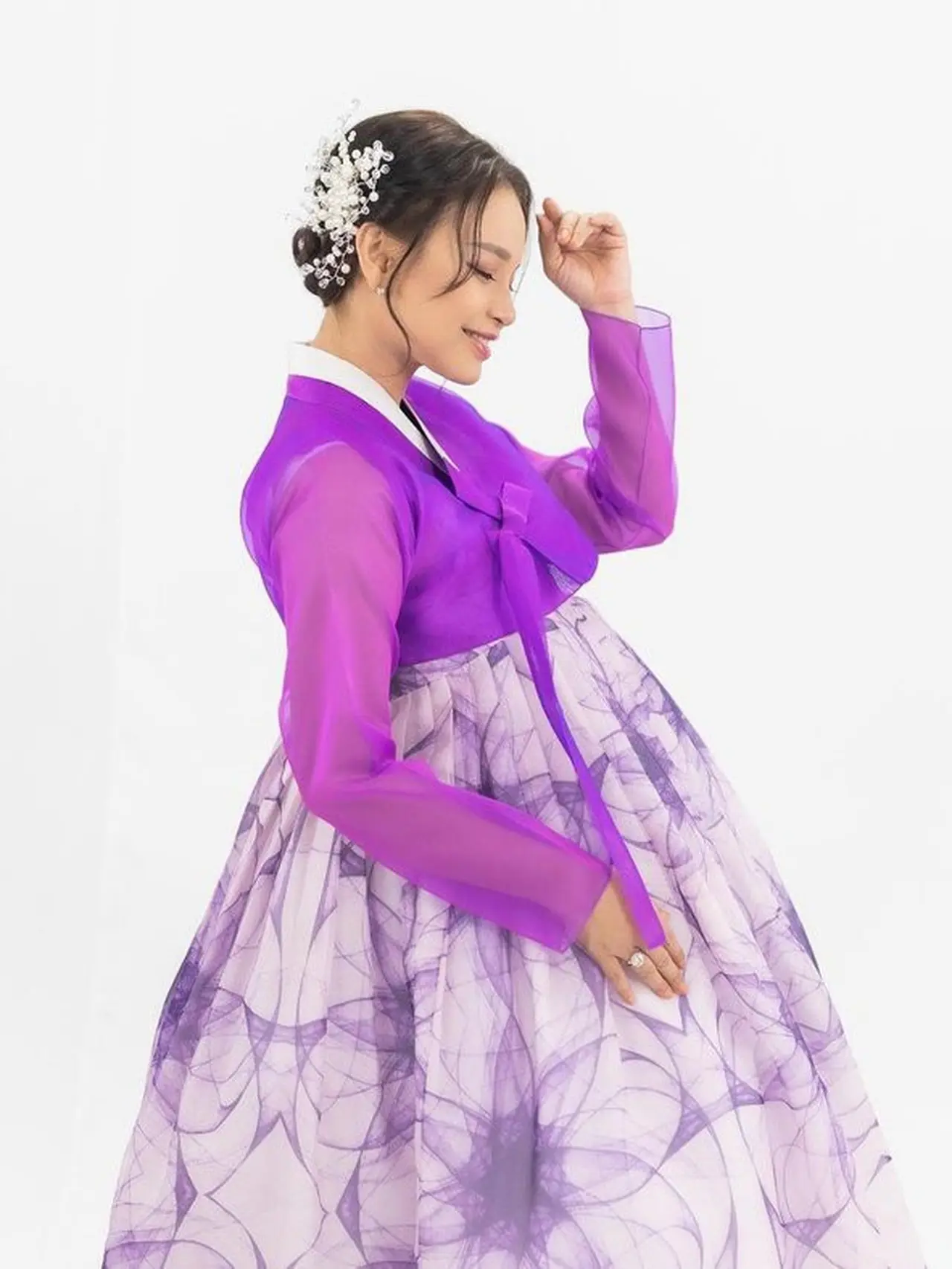 Tampil Menawan, Ini 5 Potret Rossa Pakai Hanbok Motif Batik - Hot ...